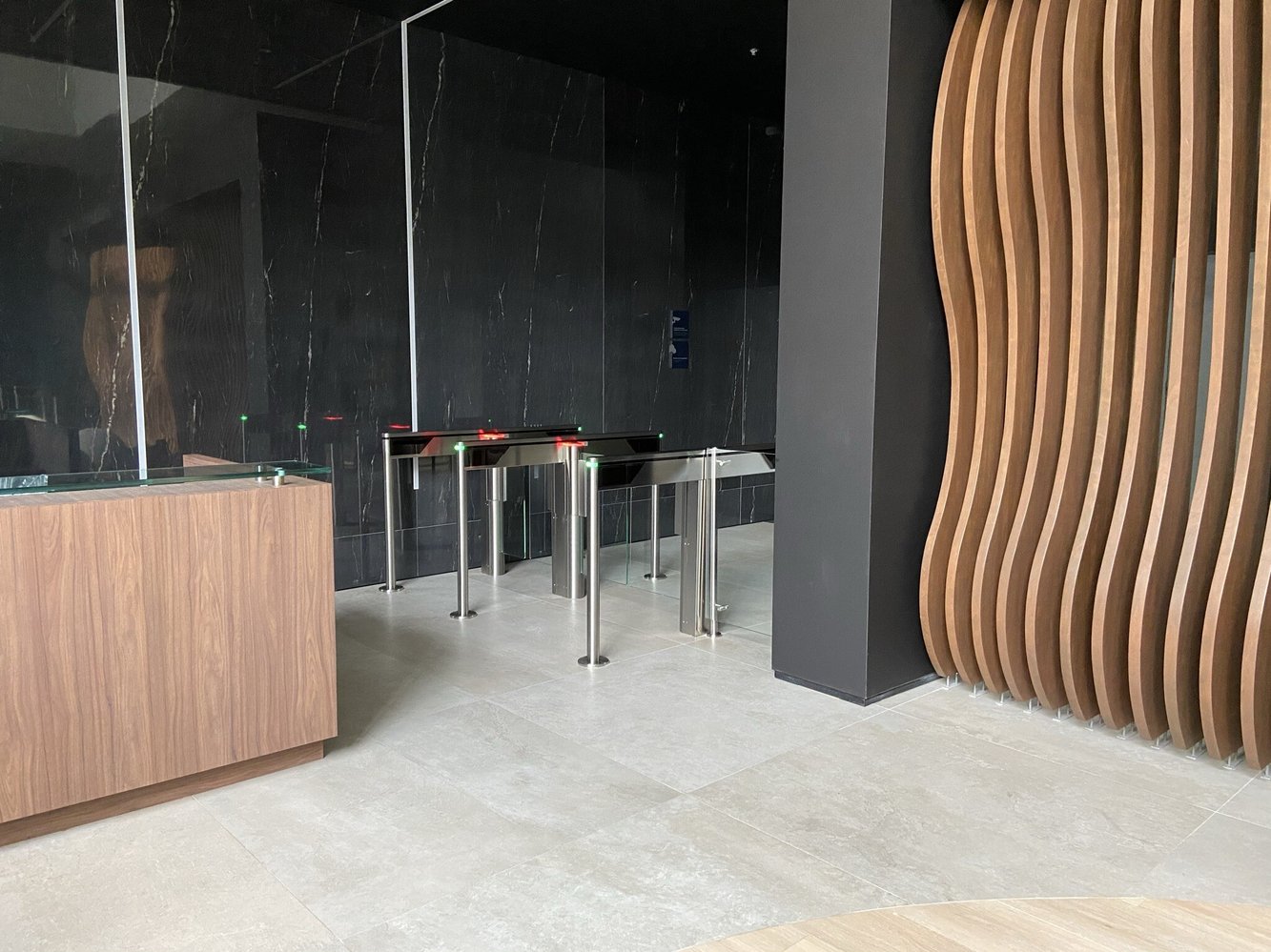 Pasillos motorizados para accesos peatonales convencionales