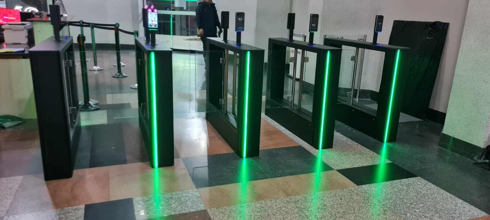 Pasillos motorizados para accesos peatonales convencionales